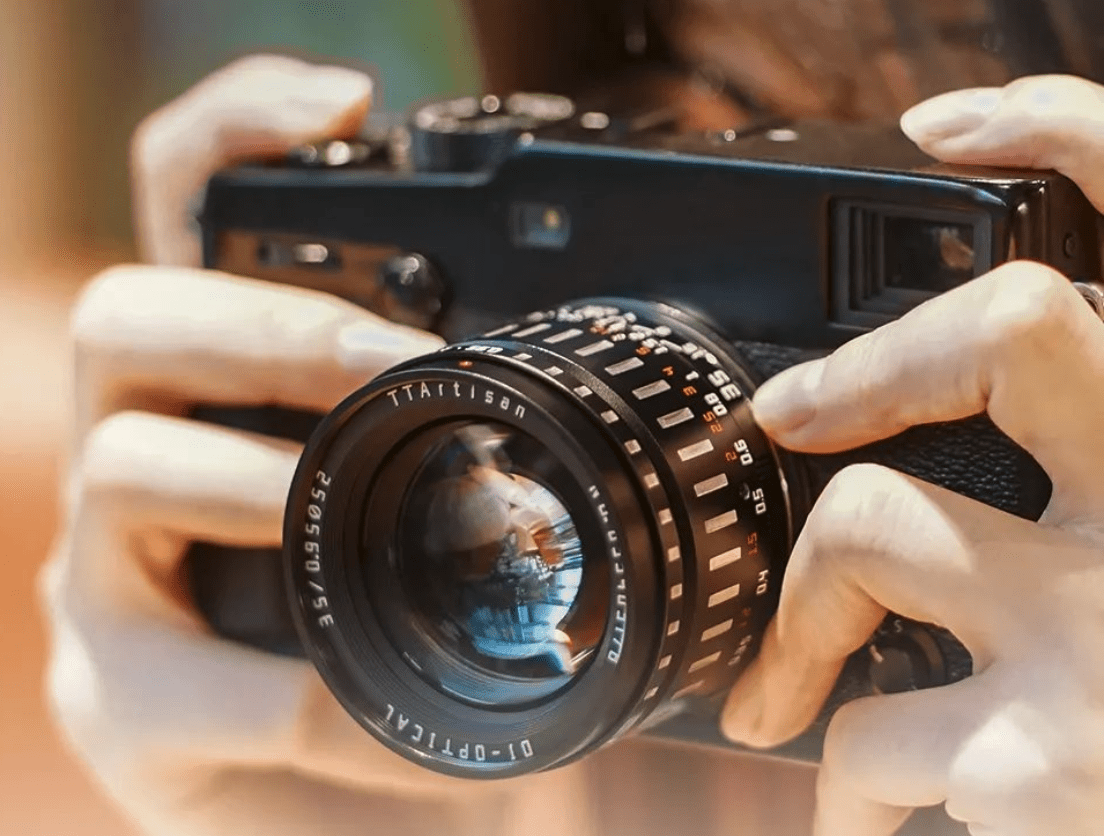 铭匠推出 Aps C 35mm F0 95 大光圈镜头,首发 1000 元 消息 画面 环境