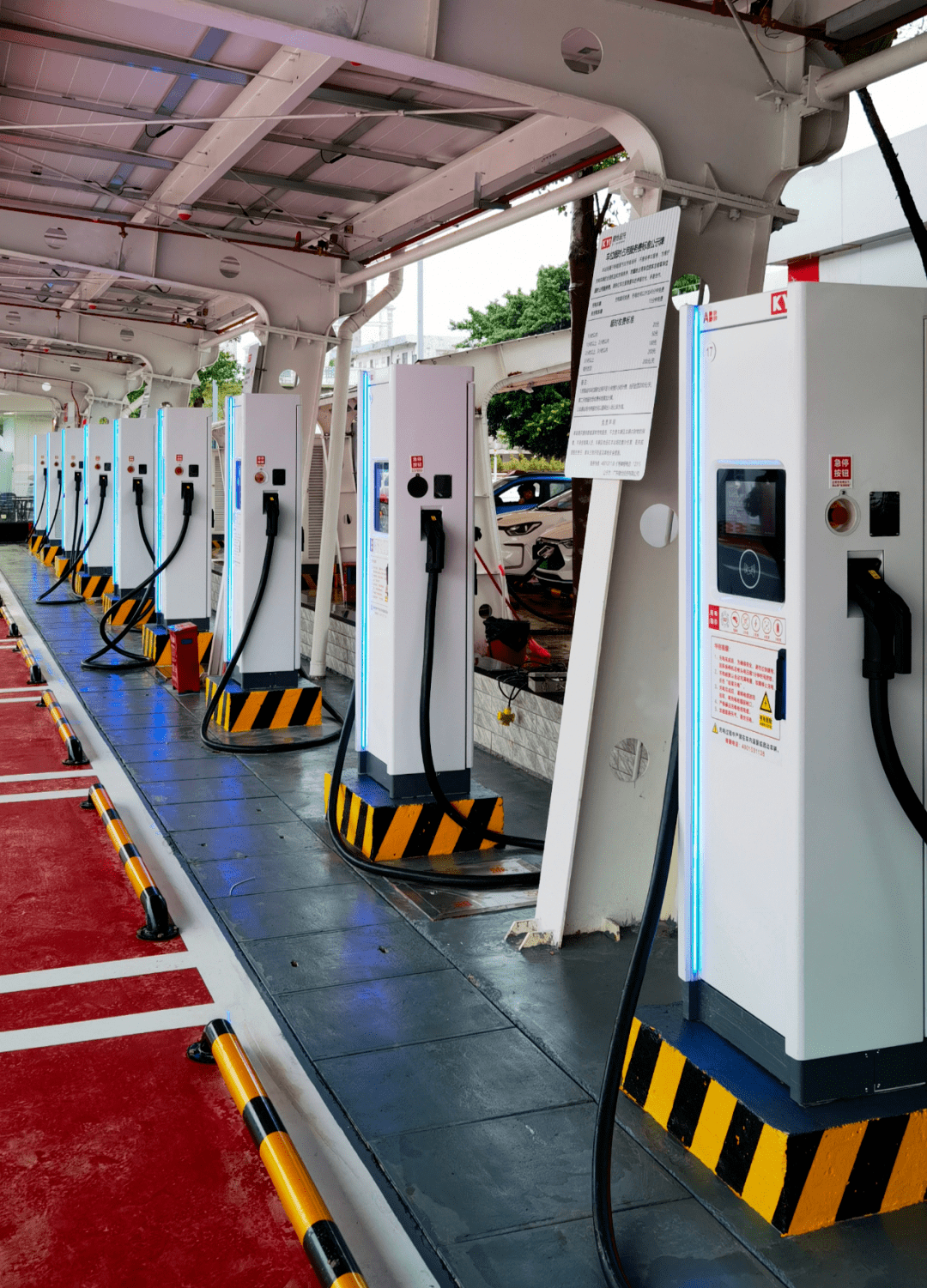 全国首个ABB 480KW大功率液冷超级充电站在新会投入使用→_搜狐汽车_搜狐网