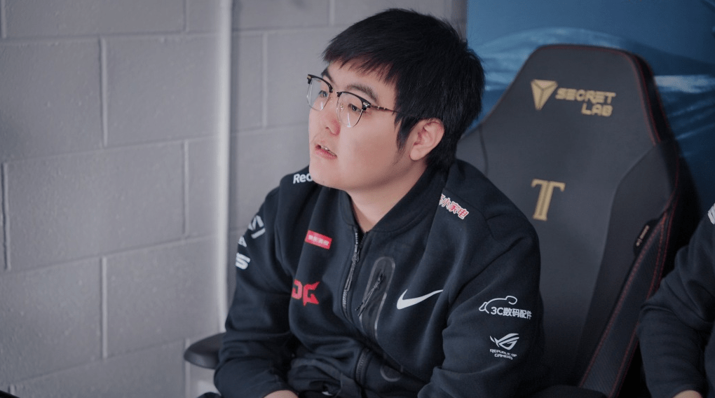 Faker瑞兹立功，T1关键局击败JDG，小狗Uzi看出破绽-搜狐大视野-搜狐新闻