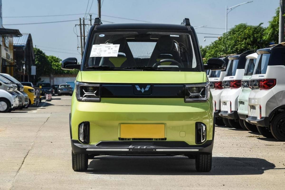 顶配卖到9.99万，一年卖出42万辆，宏光MINIEV怎么说服年轻人？_搜狐汽车_搜狐网