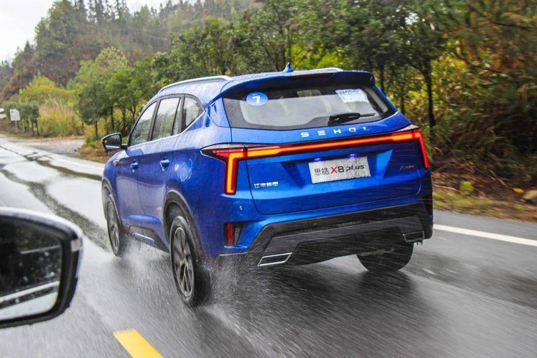 诠释大家庭座驾的进阶之作 思皓X8 plus试驾评测_搜狐汽车_搜狐网