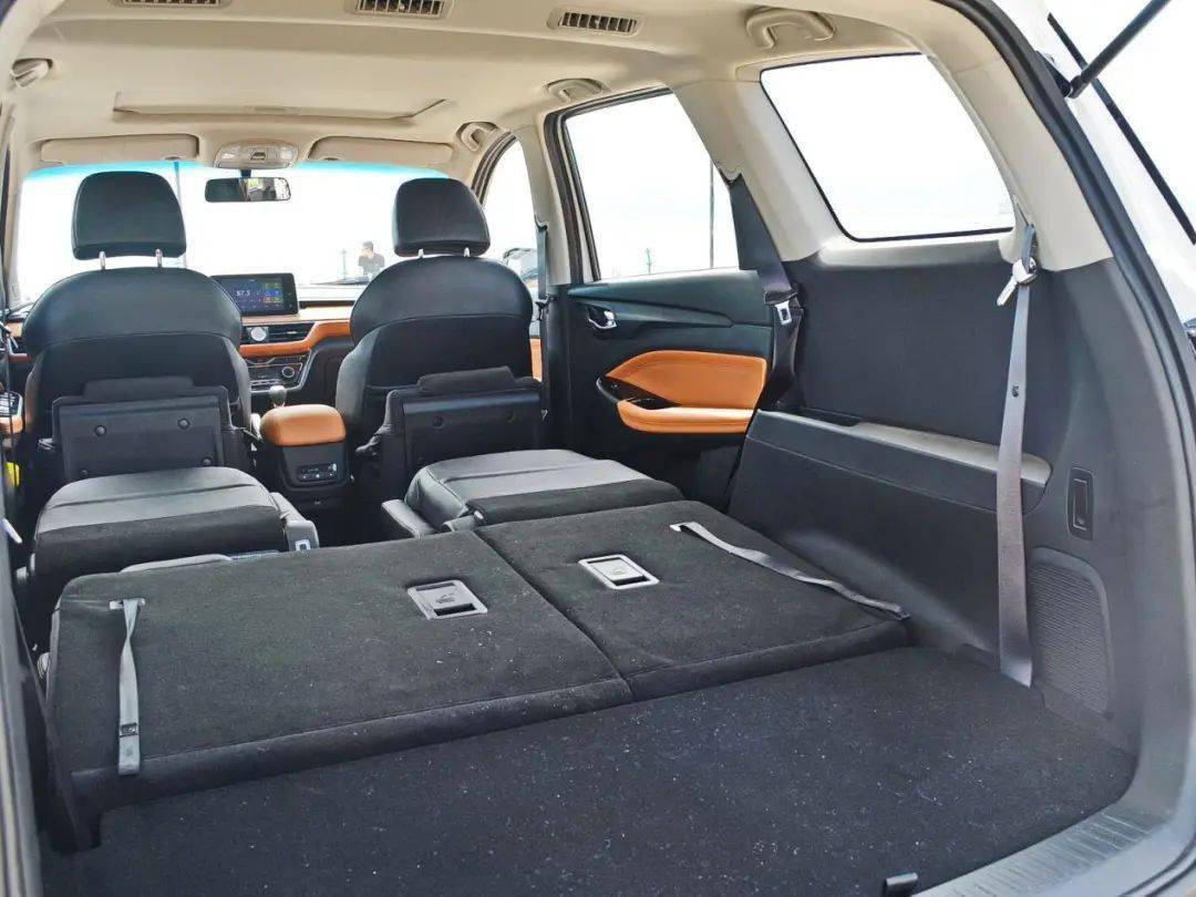 顶配才8万！7座中型SUV，1.5T后驱，二排独立座椅带大床，可惜…_搜狐汽车_搜狐网