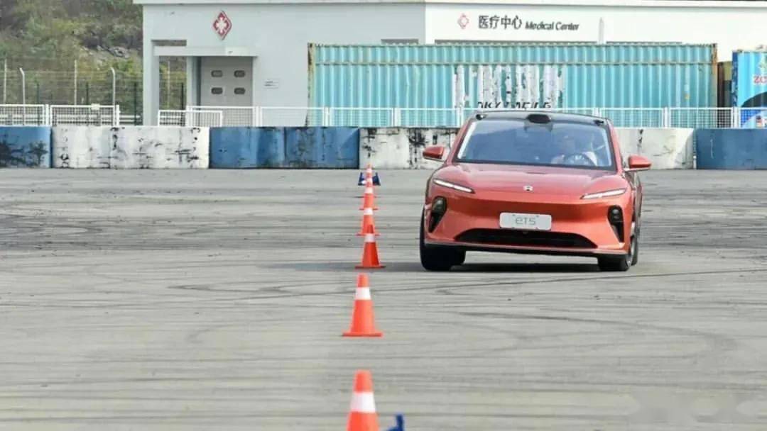 搭载NAD自动驾驶系统，看蔚来ET5有哪些“过人之处”？_搜狐汽车_搜狐网