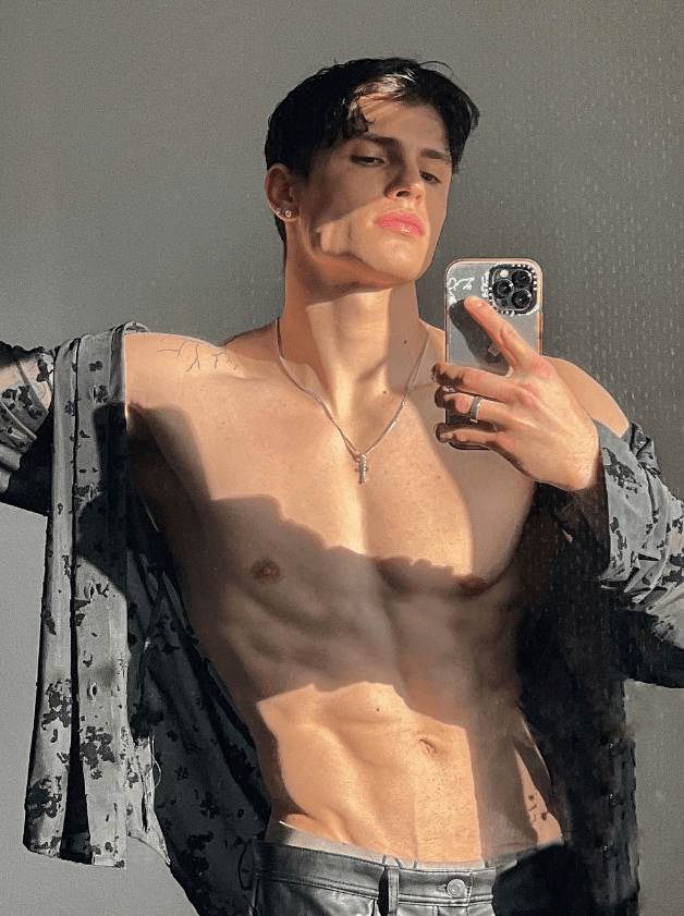 这颜值和身材都很给力@kaden_hammond