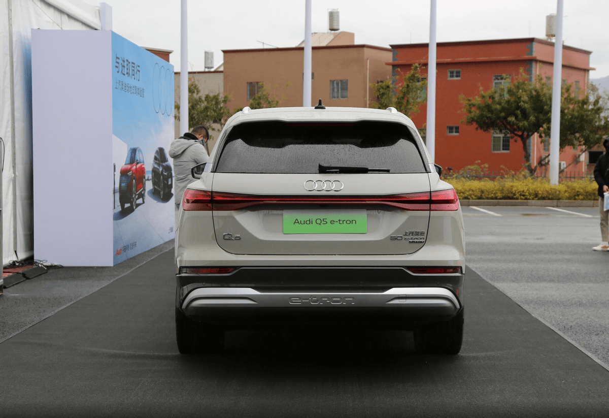 想买纯电豪华SUV，上汽奥迪Q5 e-tron为何要比Model Y更值得考虑？_搜狐汽车_搜狐网