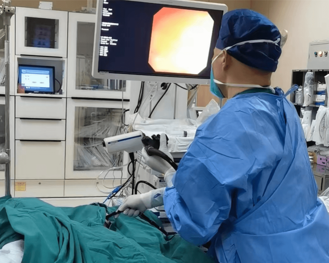 第一医疗 | 市一消化科万荣团队为9岁患儿实施EUS引导下囊肿穿刺引流术治疗重症胰腺炎后并发症_敏敏_手术_患者