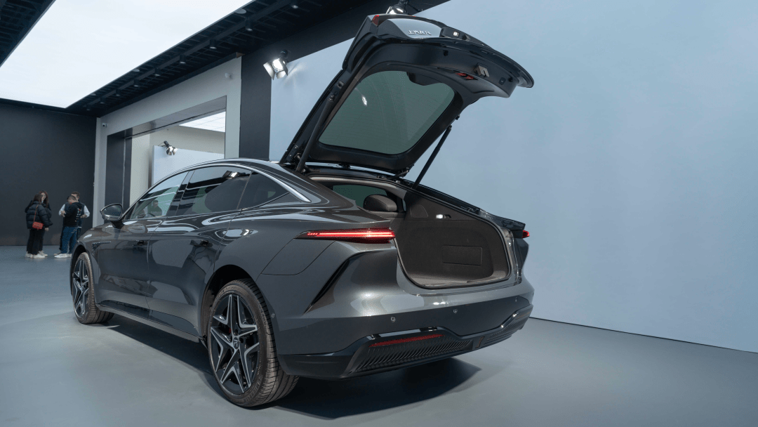 中大型轿车的卷王来了？飞凡 F7 静态体验_搜狐汽车_搜狐网