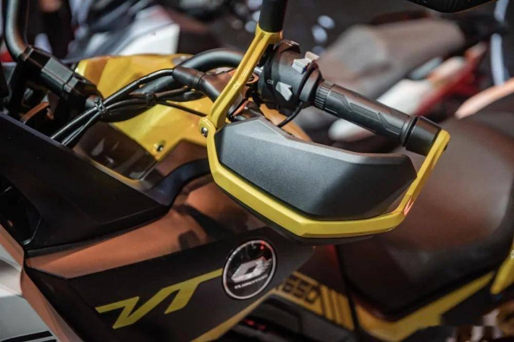 钱江高产又高能！首款国产650V缸拉力及四缸仿赛增配弯道ABS亮相_搜狐汽车_搜狐网