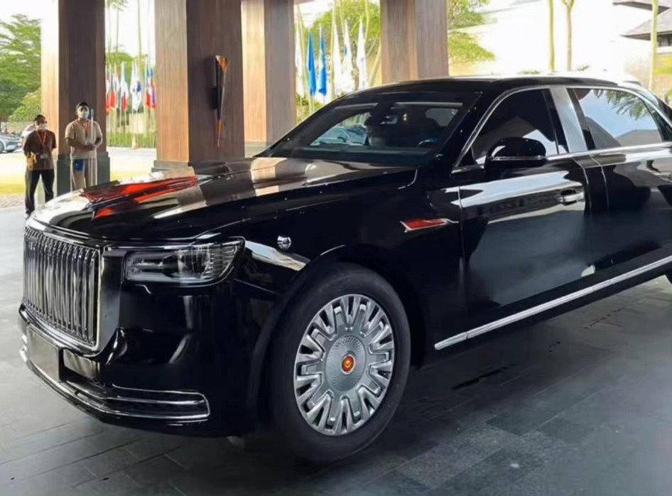 气场强大！近距离实拍红旗N701，配置曝光，全新造型更有豪车风范_搜狐汽车_搜狐网