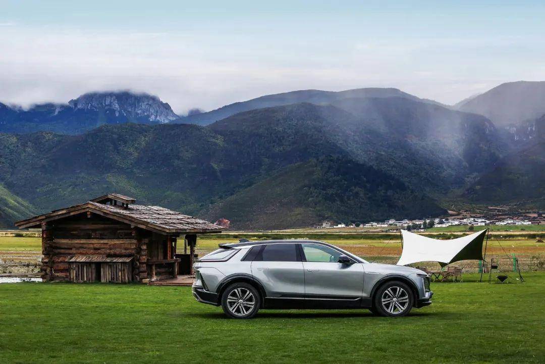 豪华纯电实力大PK，论LYRIQ锐歌“狂飙”的底气_搜狐汽车_搜狐网