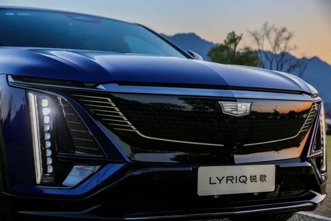 豪华纯电实力大PK，论LYRIQ锐歌“狂飙”的底气_搜狐汽车_搜狐网