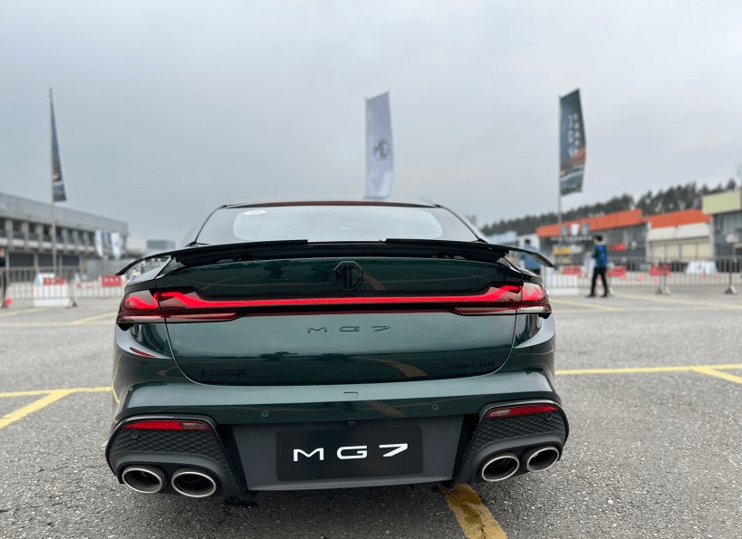 售12.38万起，名爵MG7疑似售价曝光，2.0T有261马力，你会买吗？_搜狐汽车_搜狐网