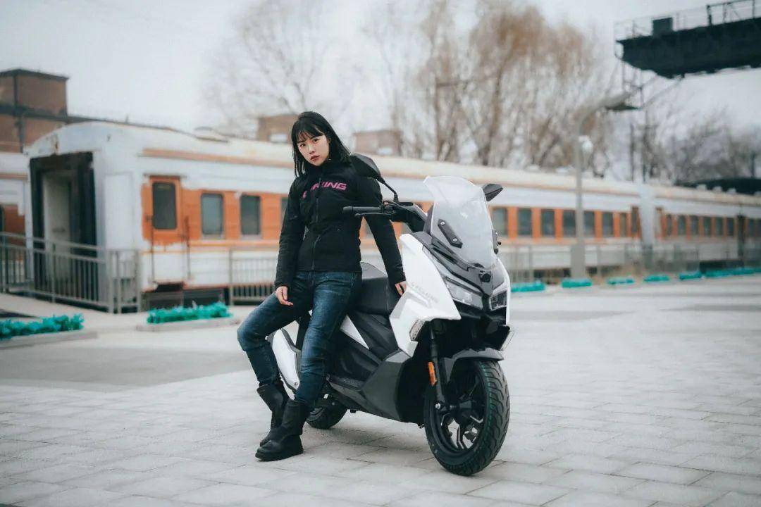 何为高阶运动踏板——赛科龙RT1_搜狐汽车_搜狐网