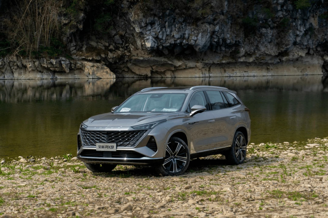 副驾女王二排国王 荣威RX9开“卷”中型SUV_搜狐汽车_搜狐网