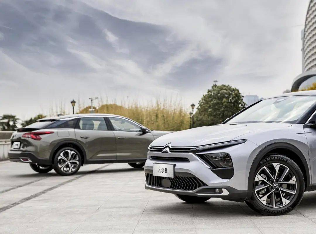 1.6T+8AT、2.5L+6AT，都卖15万，看完觉得啥车都不帅了！_搜狐汽车_搜狐网