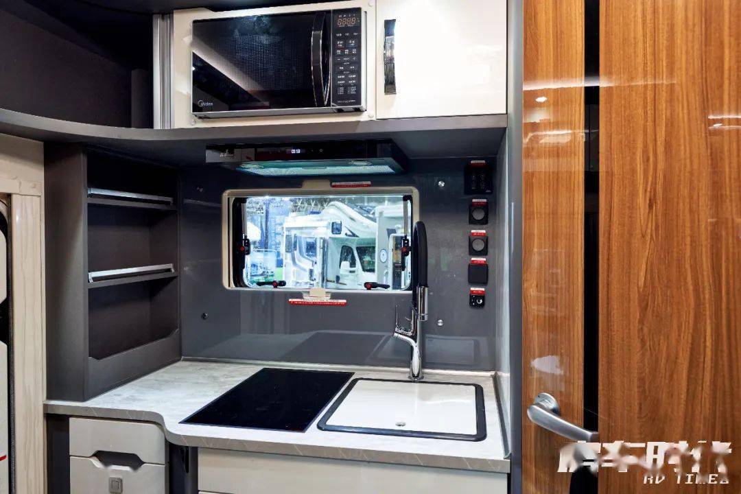 展会开幕日：无拓也有超大会客区 隆翠C610玩家版-W_搜狐汽车_搜狐网