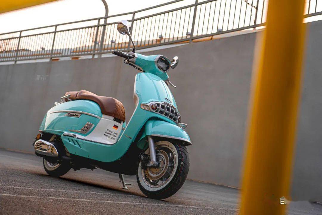 复古踏板新选择，试驾维多利亚Sixties 250Si HPE高功率版丨把玩_搜狐汽车_搜狐网