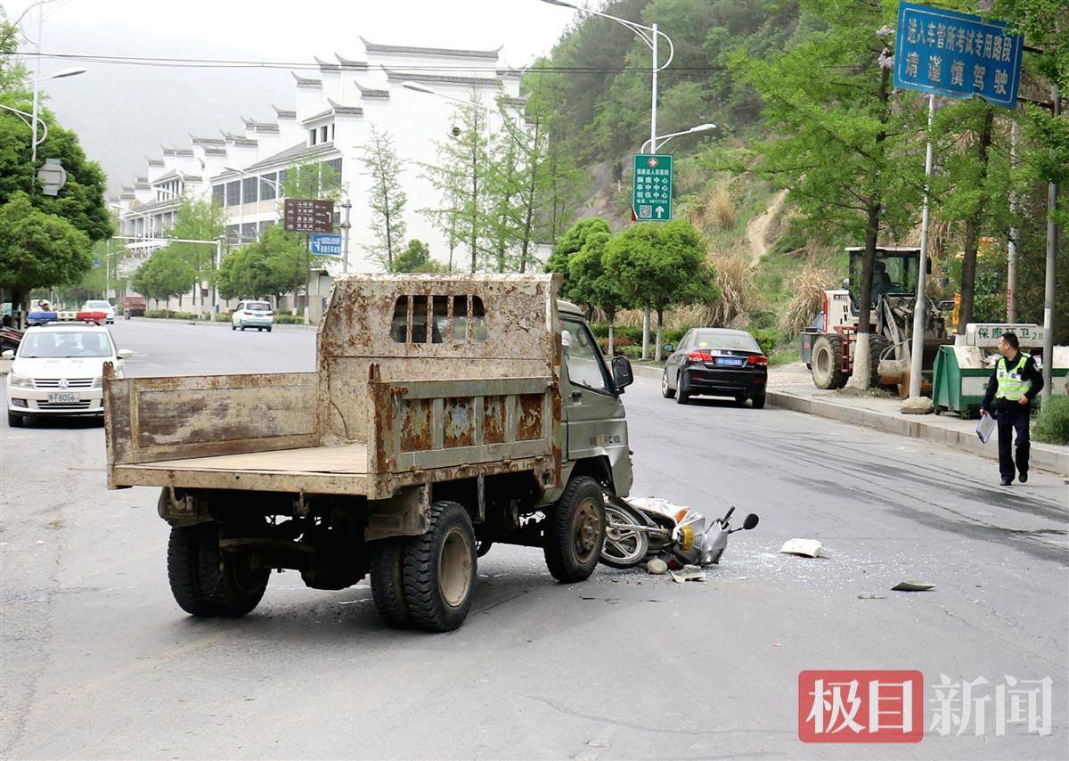 保康一男子多次违法不悔改，再次无证驾驶肇事被行拘勘查机动车车辆