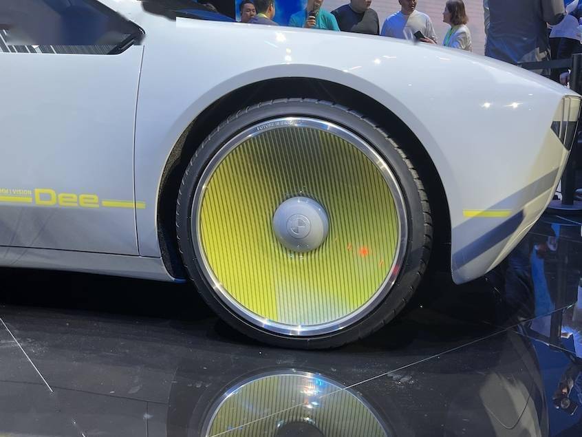 BMW创想未来之夜：i Vision Dee和i7 M70L正式亮相_搜狐汽车_搜狐网