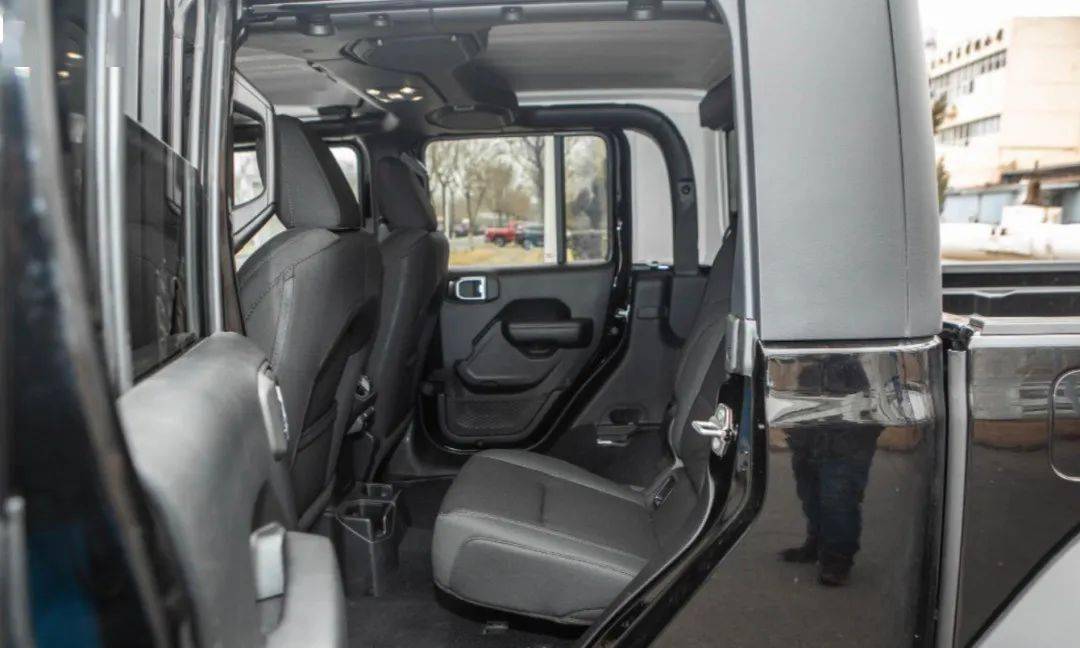 jeep牧马人“皮卡”来了，车长5.6米，2.0T+8AT+四驱，威猛又霸气_搜狐汽车_搜狐网