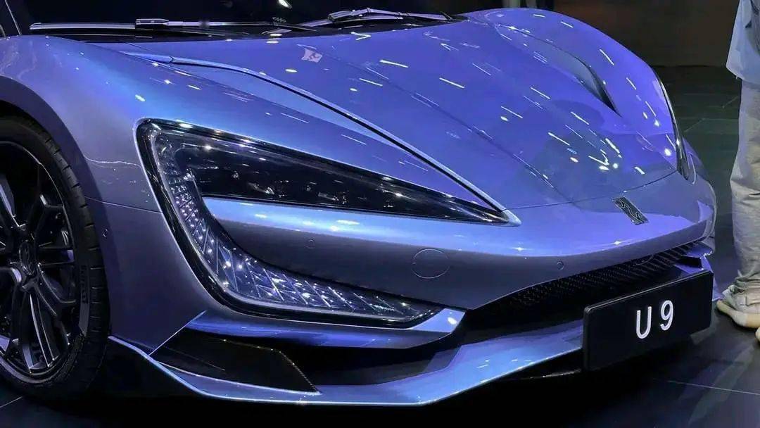 比亚迪旗下首款纯电超跑仰望U9惊艳亮相，零百加速2秒级别！_搜狐汽车_搜狐网