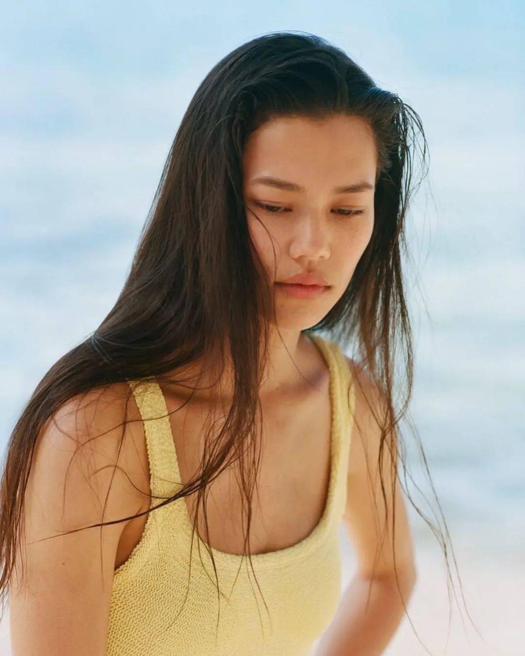 越南法国混血女模特迎来模特生涯的第一张《VOGUE》封面！_Jade_Nguyen_工作