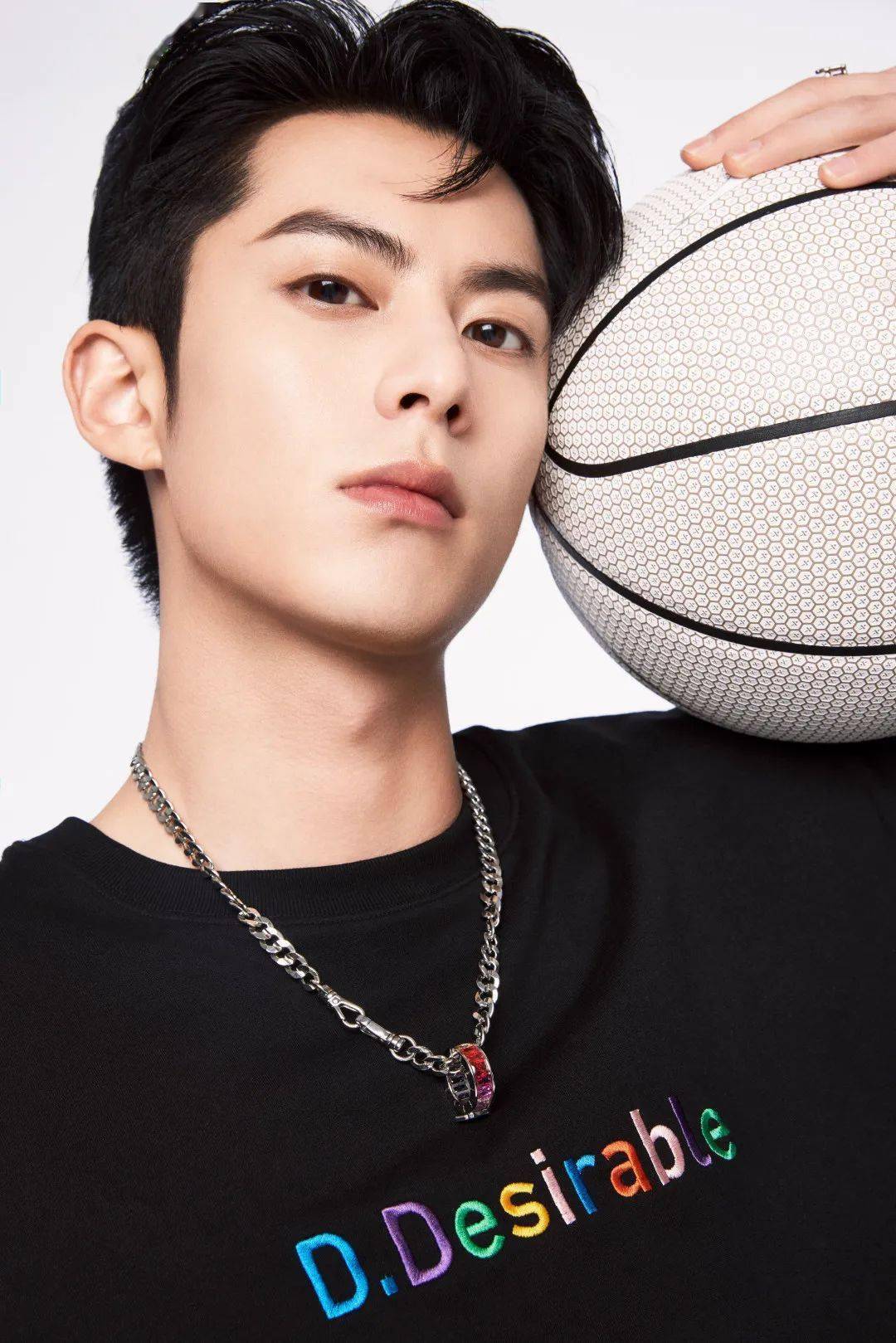 每天认识一个潮牌 | 王鹤棣个人潮牌 D.Desirable_品牌_春夏_趋势