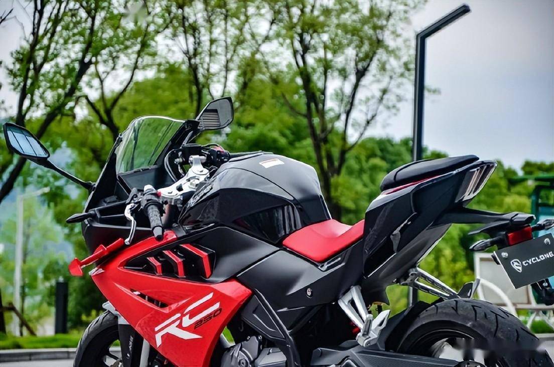 颜值到位，好骑不贵——赛科龙RC250动态评测_搜狐汽车_搜狐网