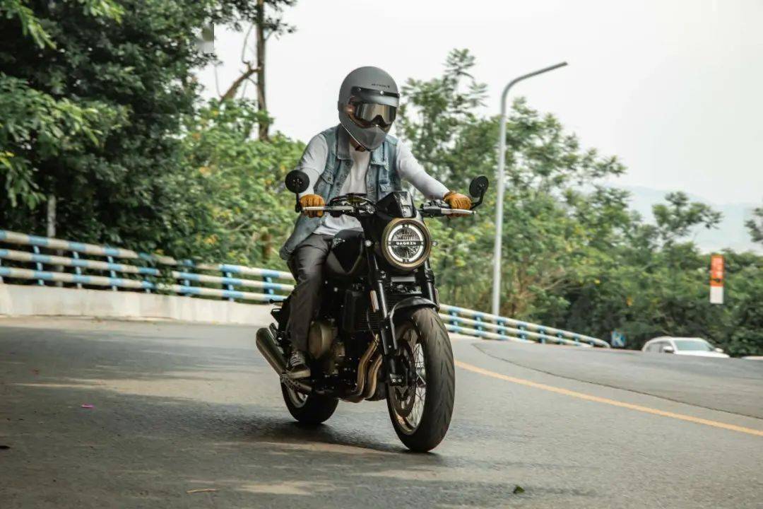 性能惊艳的“绅士机械”——高金GK500咖啡版R动态评测_搜狐汽车_搜狐网