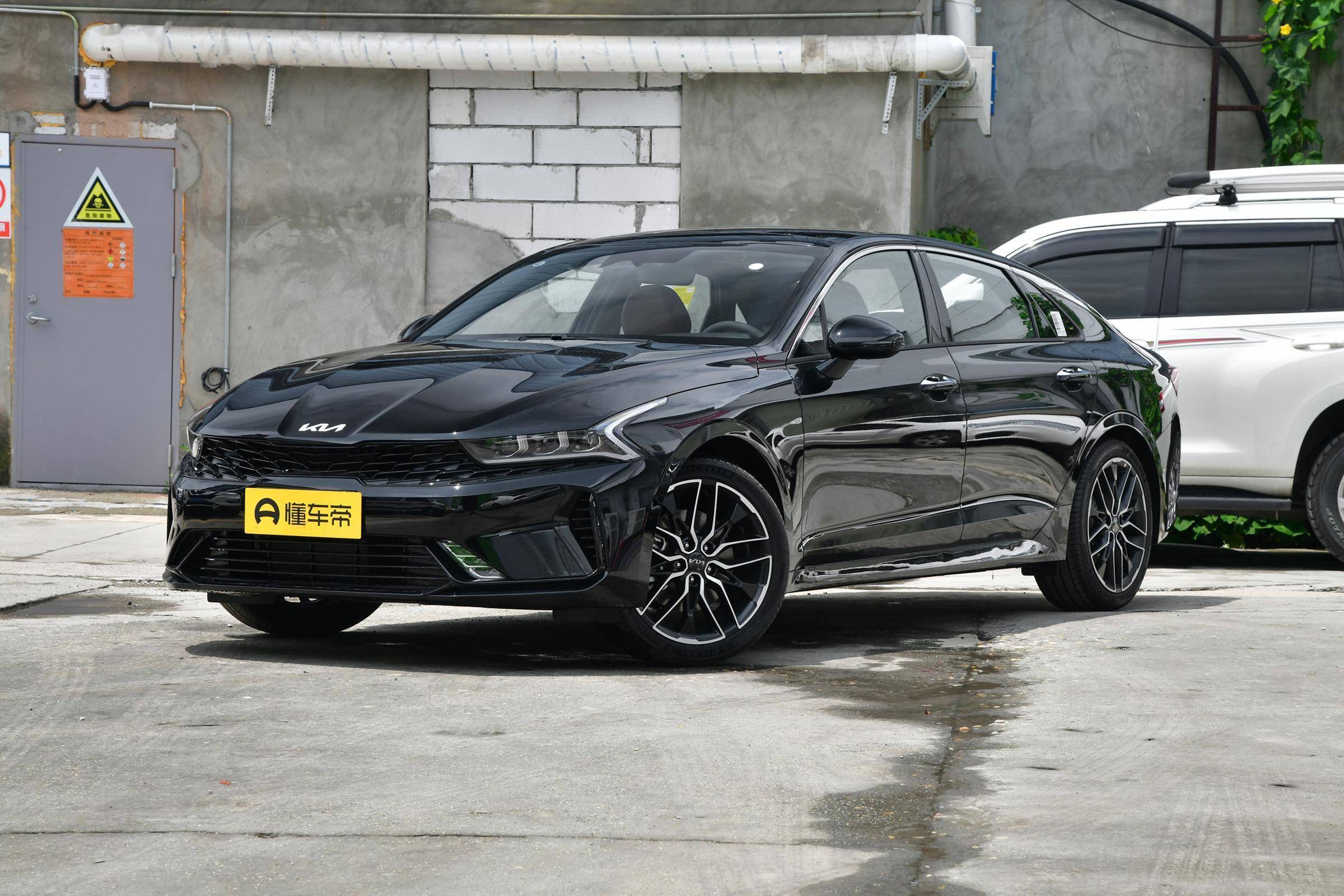 起亚K5：2.0T+8AT动力随叫随到，定价不高优惠还大，为啥卖不好？_搜狐汽车_搜狐网