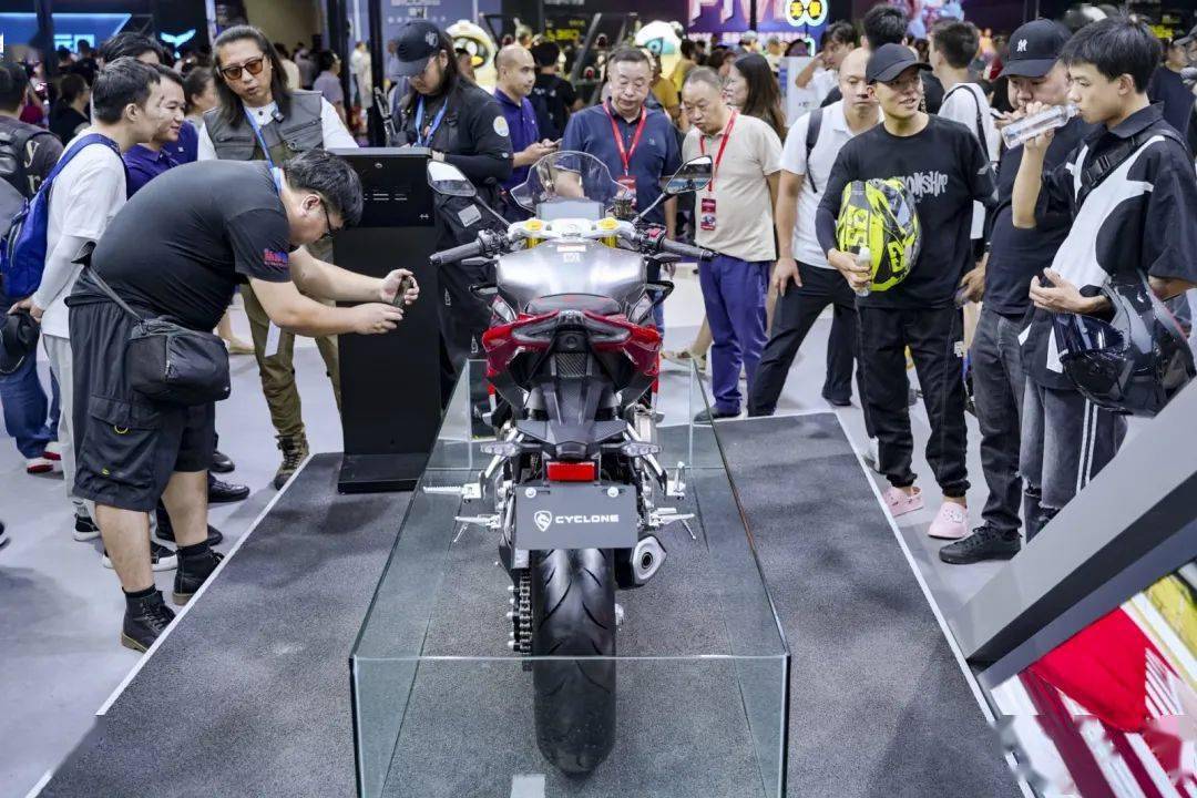 四缸仿赛RC680R领衔，宗申携多款全新车型亮相摩博会_搜狐汽车_搜狐网