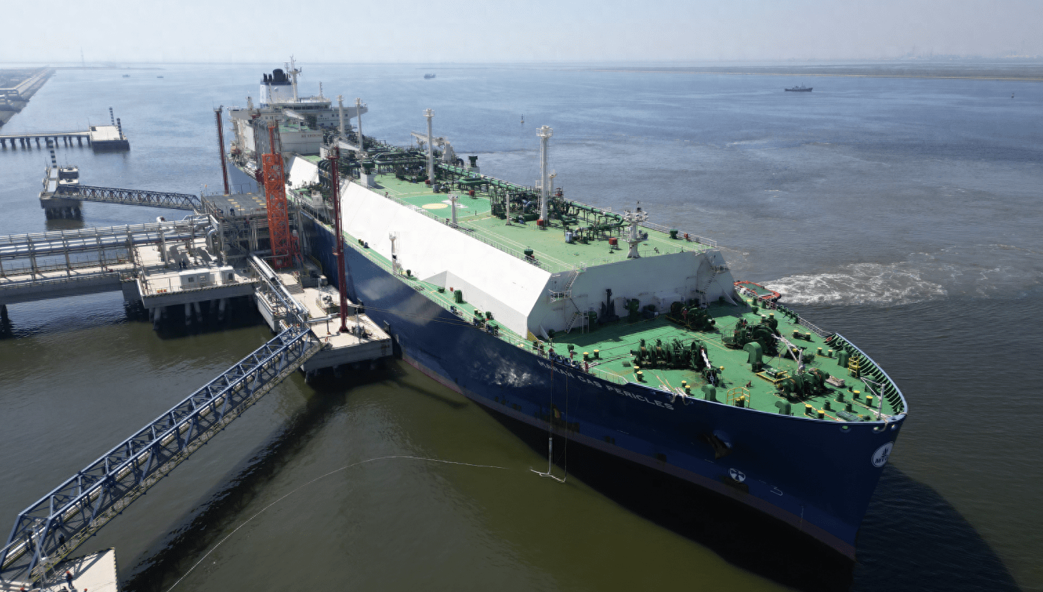 天津大港港区北燃码头成为国内首个3个LNG泊位同时运行口岸_天然气_储罐_能源