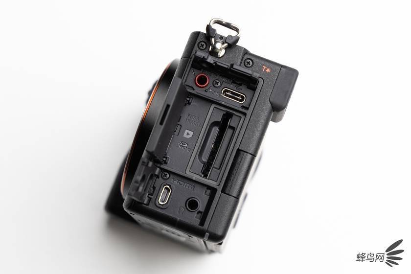 轻巧均衡的第二代全画幅小“7” 索尼Alpha 7C II评测_机身_视频_功能