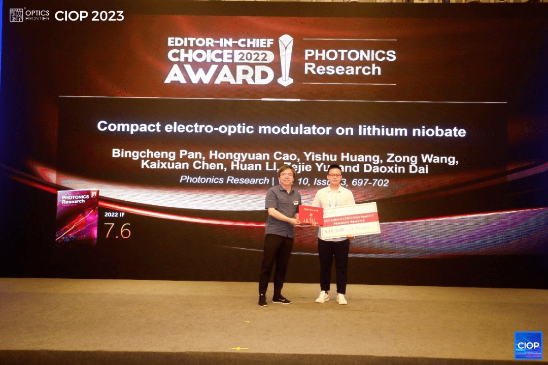 PR 2022主编推荐奖（2）| 超紧凑薄膜铌酸锂电光调制器_结构_Pan_光学