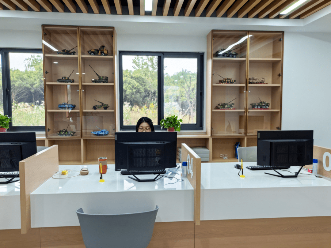 江苏食品药品职业技术学院：关注新生第一笔消费_帮扶_工作场地_成长