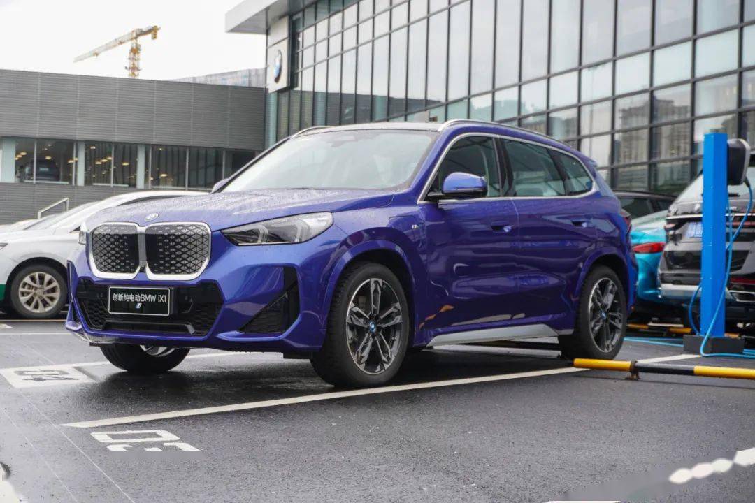 零百5.7s，续航450km，空间百变！探店实拍宝马iX1_搜狐汽车_搜狐网