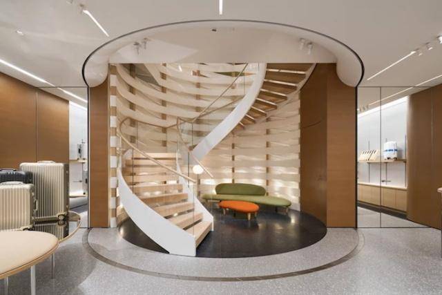 RIMOVA在银座开了日本首间旗舰店，还联合AMBUSH设计了全新的旅行小配件_文化_空间_东京