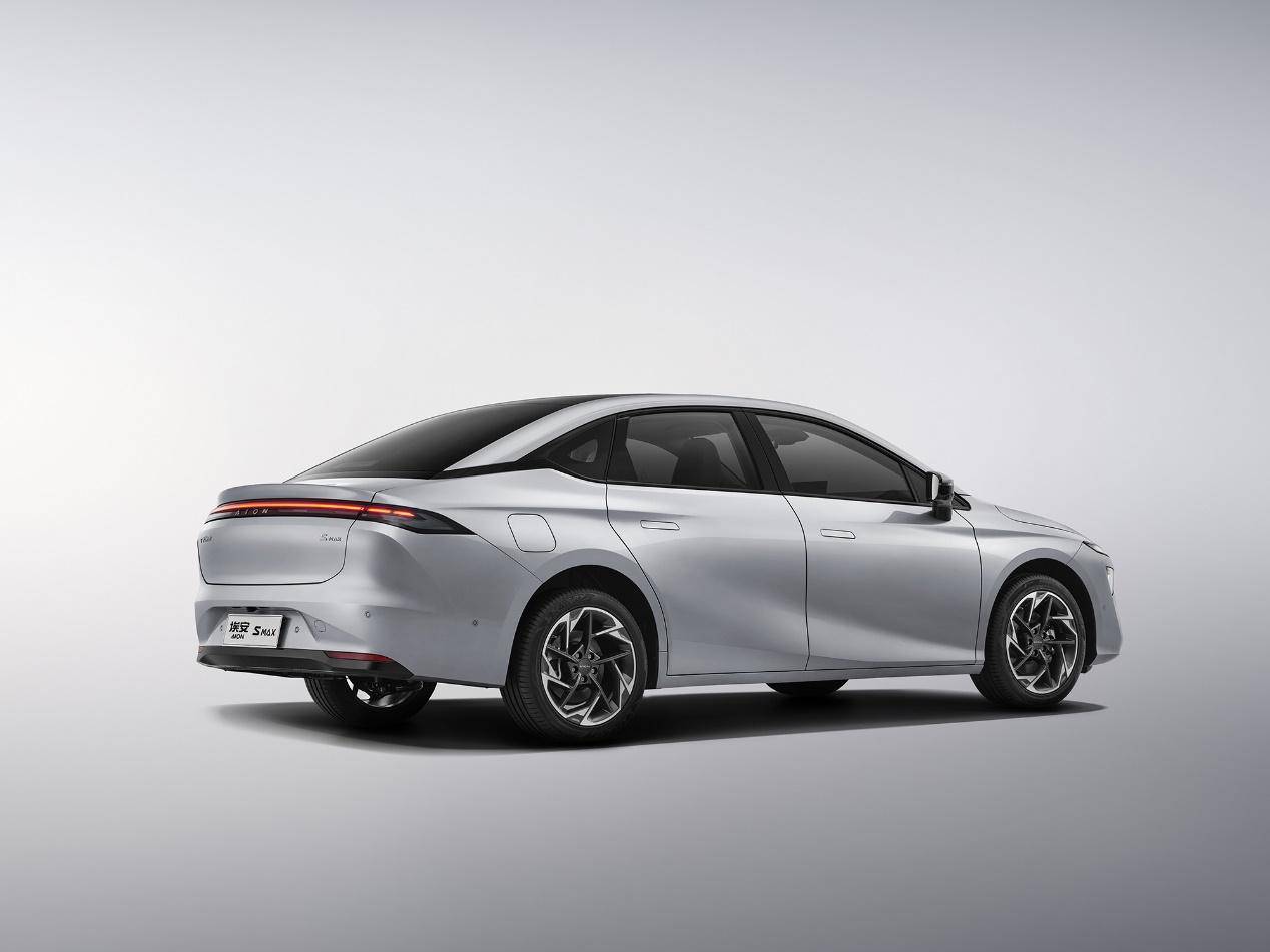 搭载“90万台零自燃”弹匣电池 AION S MAX上市售价14.99万元起_搜狐汽车_搜狐网