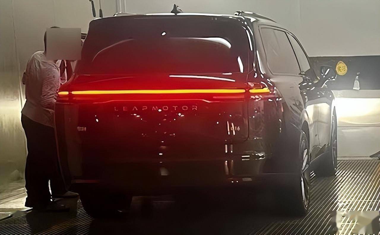 2024年发布！零跑全新SUV C16无伪谍照曝光_搜狐汽车_搜狐网