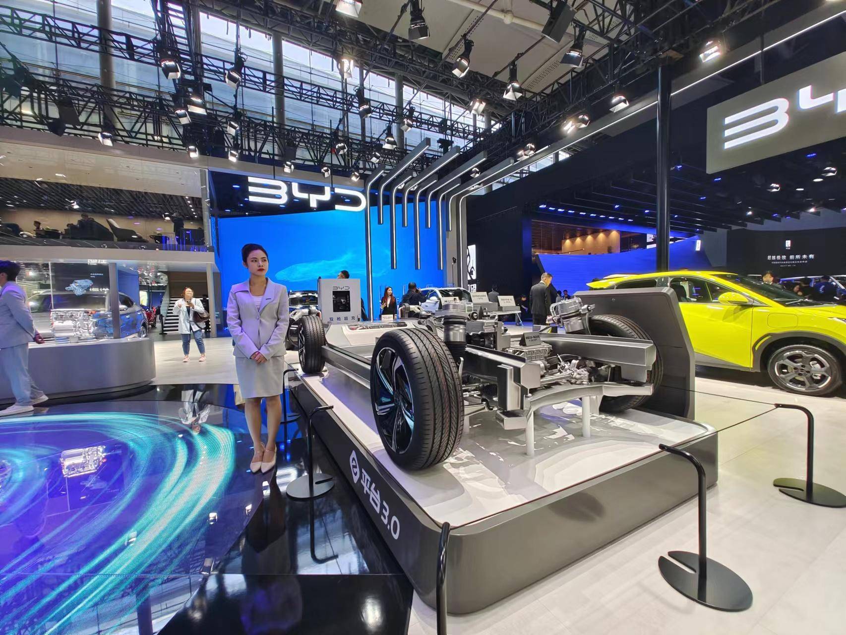 广州车展 | 比亚迪“全新中型都市智电SUV”海狮07 EV全球首发_搜狐汽车_搜狐网