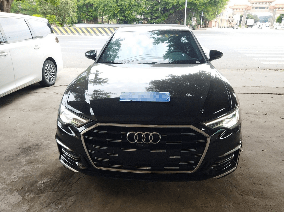 刚花38万提的新奥迪A6L，贴个膜竟发现大面积喷漆，4S店却不承认_搜狐汽车_搜狐网