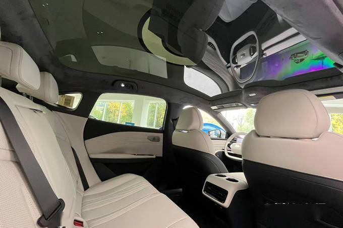 吉利银河E8九天后预售！搭45英寸8K屏+8295芯片_搜狐汽车_搜狐网