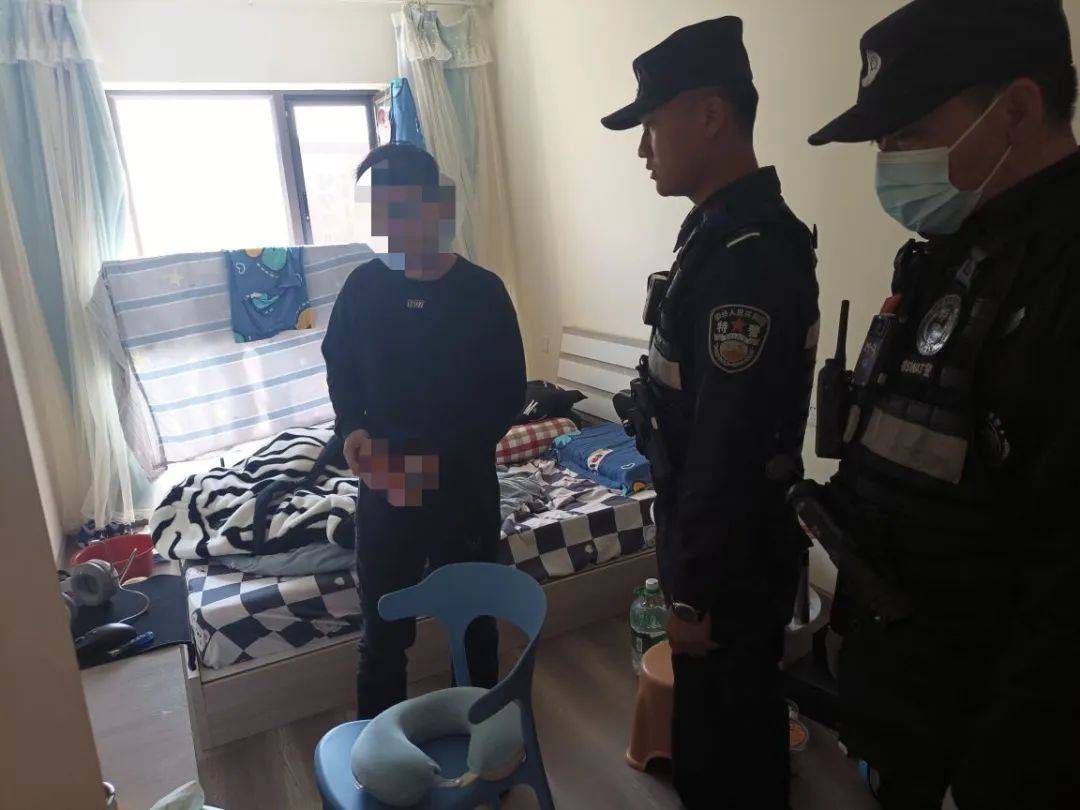 清晨发现床边坐着一名陌生女子,昆明男子吓得报警,原因竟是这个李先生房间网友