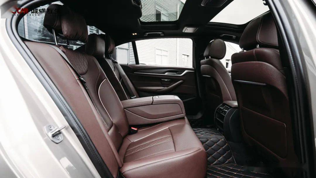 (最新到店)30万出头开5系，还能上绿牌，别错过！【宝马5系新能源 改款 535Le M运动套装】_搜狐汽车_搜狐网