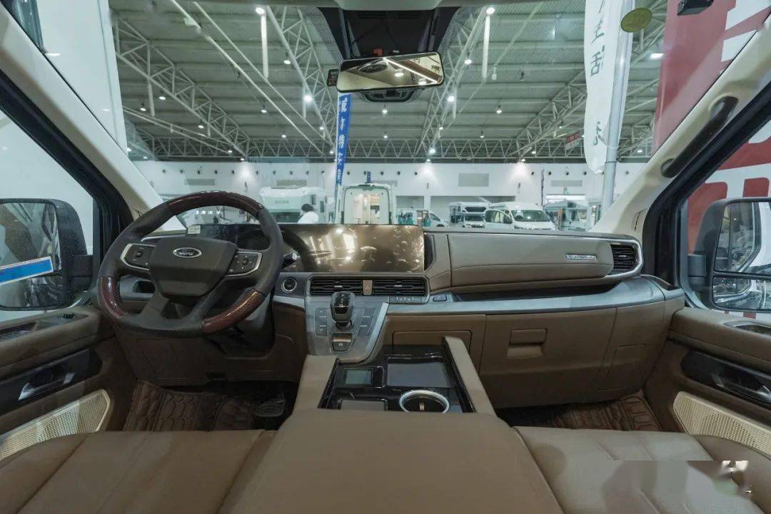 展会开幕日：卫航全顺T8野兽公务舱 2.3T+8AT动力组合 双航空座椅布局 精致商务范_搜狐汽车_搜狐网