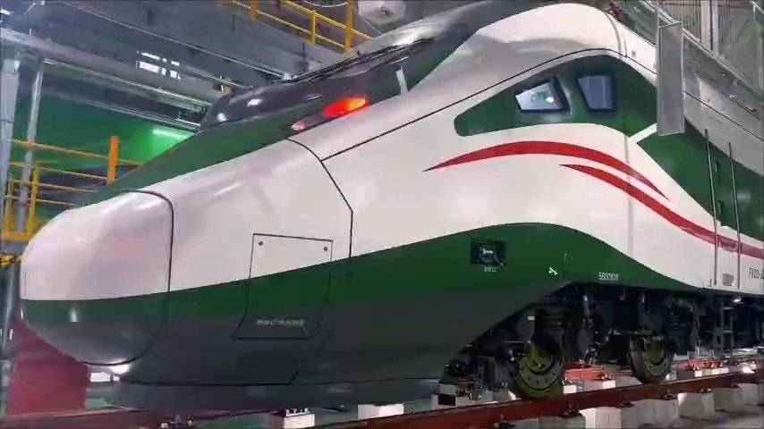 复兴号新车型“CR200J-C 长编动力集中动车组”上线，目前已在济南至威海间运行_搜狐汽车_搜狐网