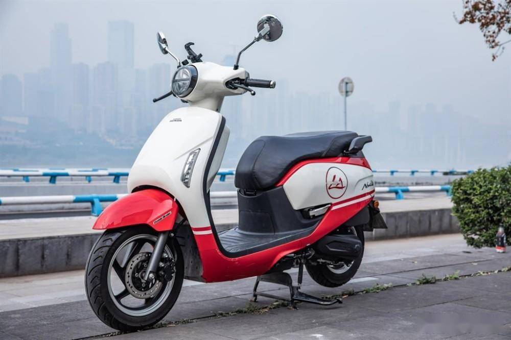 英雄所见不同 QJMOTOR阳光壹米VS新大洲本田NS125LA之配置篇_搜狐汽车_搜狐网