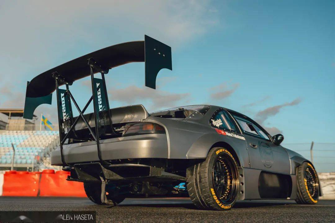 1400匹大V8漂移Silvia S14，在自家车库组装完成_搜狐汽车_搜狐网